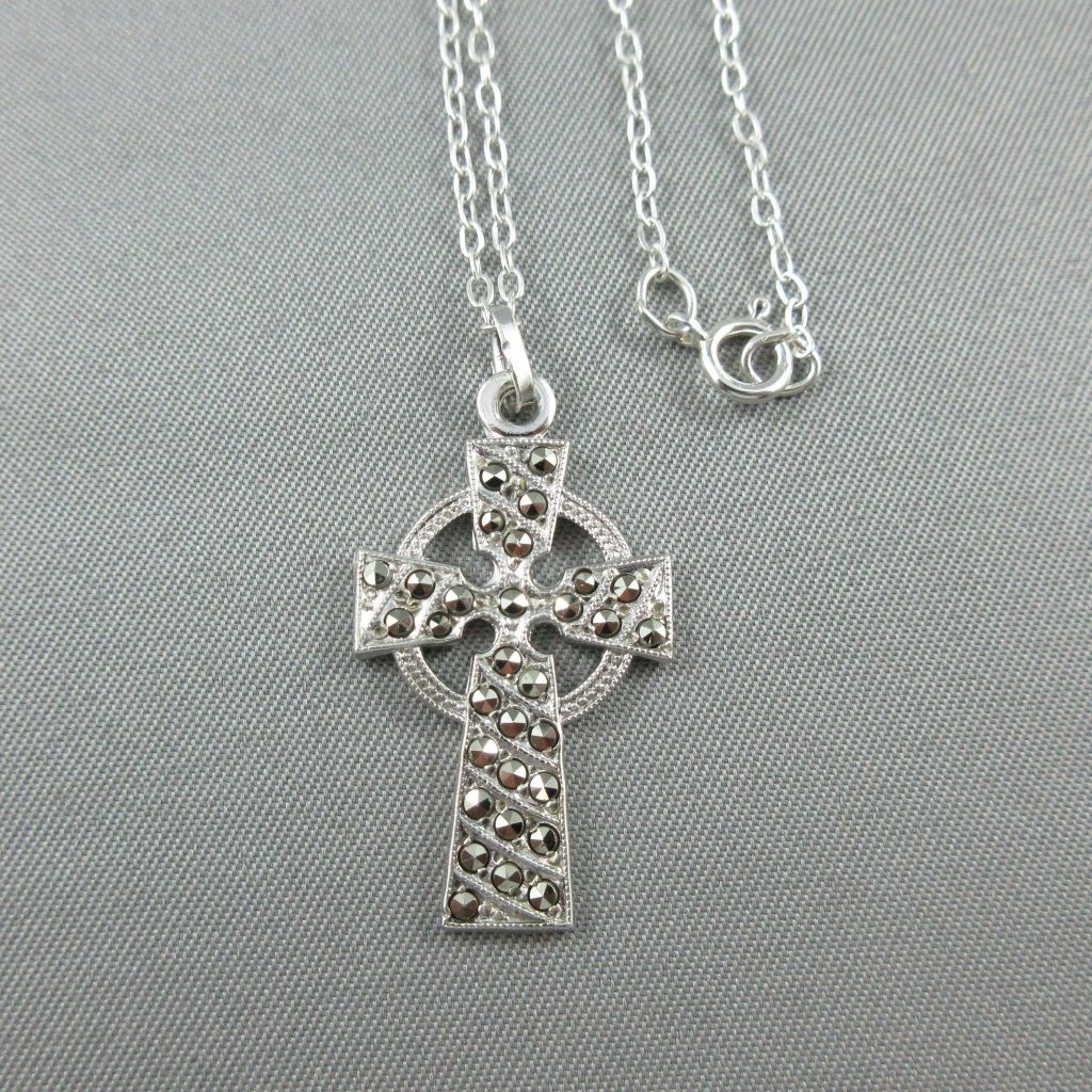 Croix et chaîne, argent - La Boîte à Bijoux
